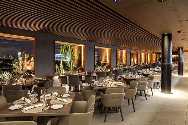 Skye Restaurante & Bar, do Hotel Unique, passa por retrofit - Constance ...