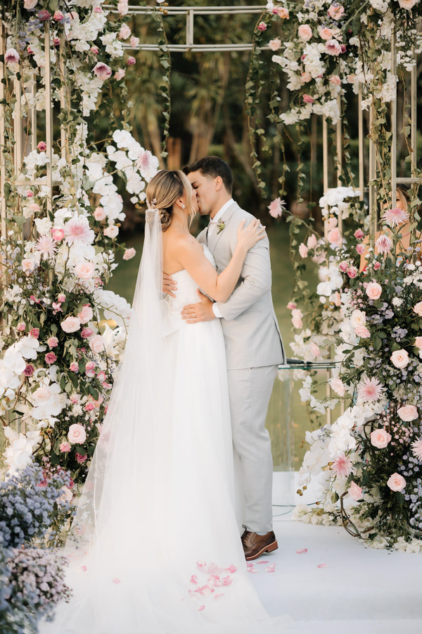 Casamento ao ar livre em Minas Gerais: Larissa + Rafael
