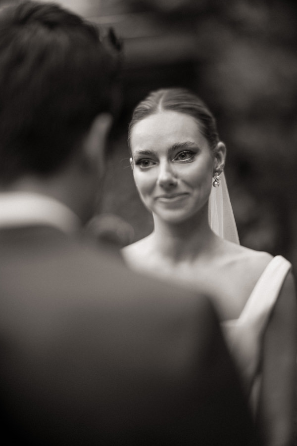 Casamento de frente para o lago no Paraná: Gabriella + Renan