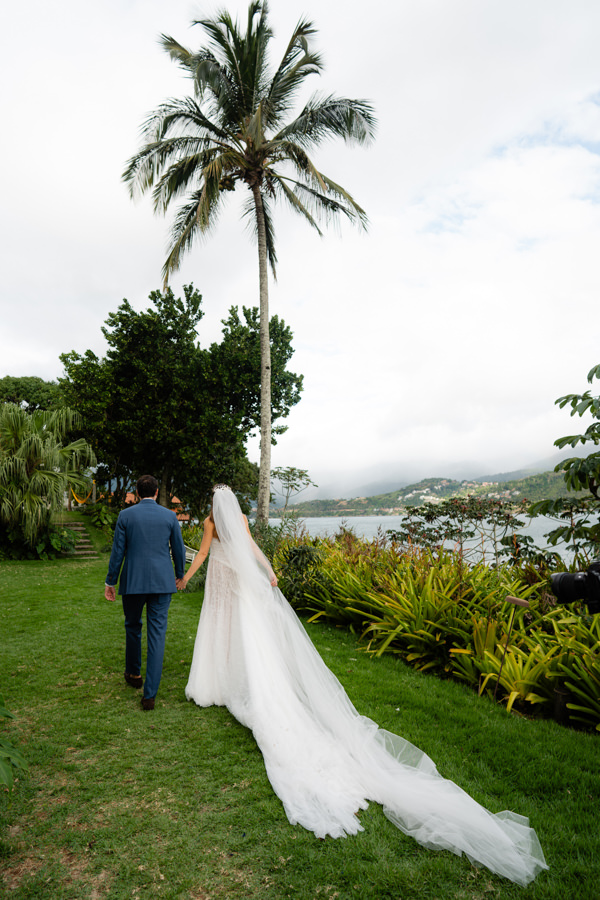 Casamento na praia na primavera: Amanda + Fernando