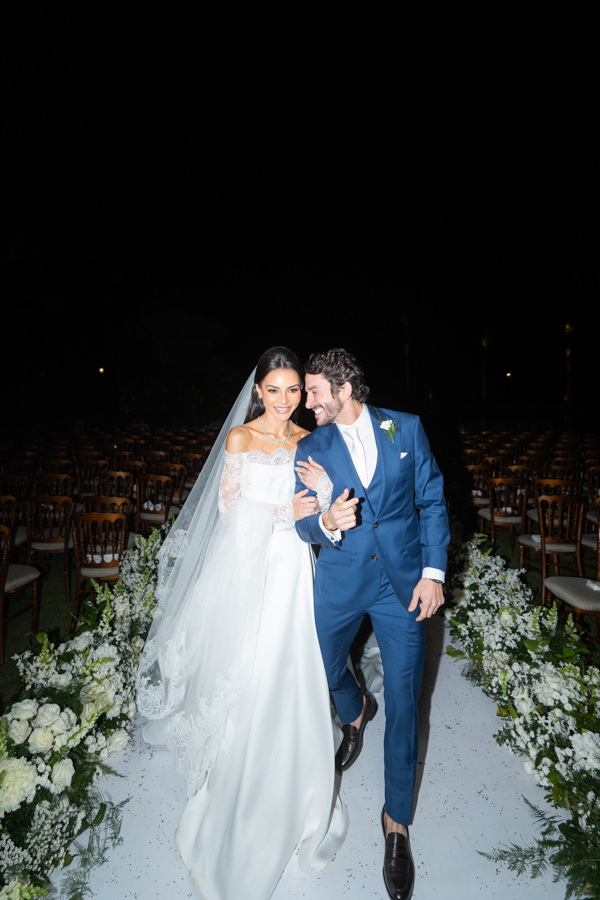 Casamento de frente para o lago no campo: Lilian + Walid