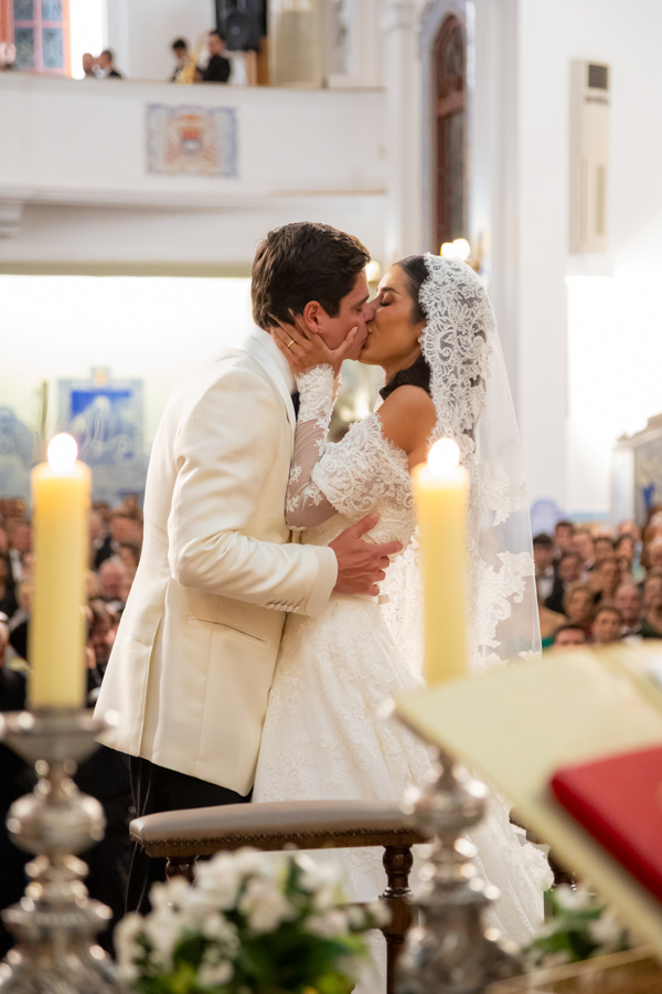 Casamento na Igreja Nossa Senhora do Brasil: Isabella + Marcos